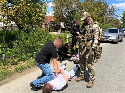 У Львові та Сторожинці викрили схему переправлення людей через кордон Цензор НЕТ