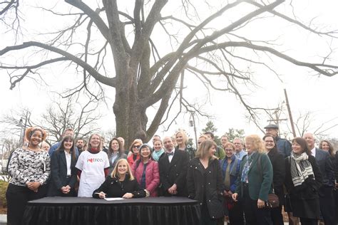 Mayor Barry Signs Executive Order On Belmonts Campus Recognizing Trees As Public Utility