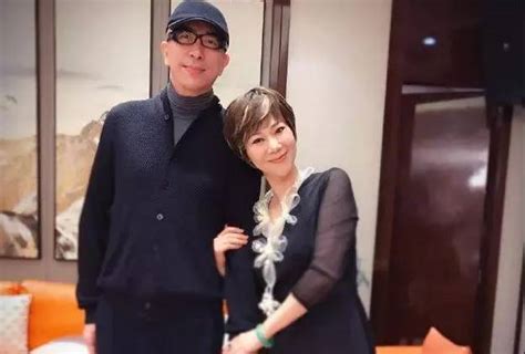 她是我国 女乒一姐”，烟酒不离身却拿59块金牌，二婚被老公宠成公主 意浏娱乐