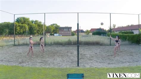 Vixen Sporty Emelie Wants Alone Time With Her Coach Hotntubes