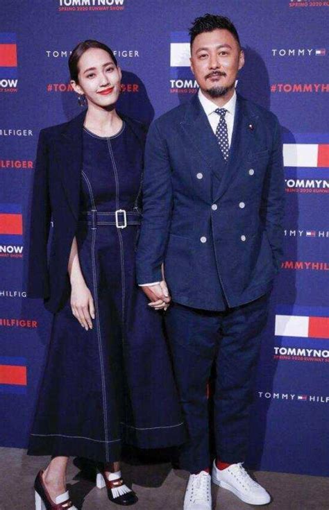 余文乐牵手老婆亮相，胡子拉碴胖成油腻大叔，王棠云披西装像贵妇 知乎