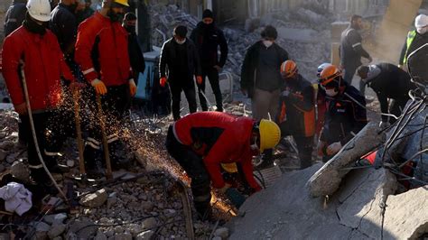 Een Week Na Zware Aardbevingen In Turkije En Syrië Worden Nog Mensen