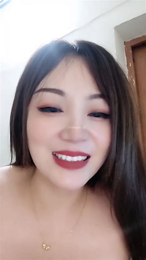 【诱人的小花园】新人御姐下海超级大屁股道具自慰2 Eporner