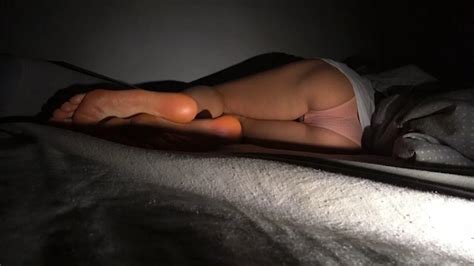 Pendant Que Le Mari Est Au Travail En Ce Moment La Femme Baise Un