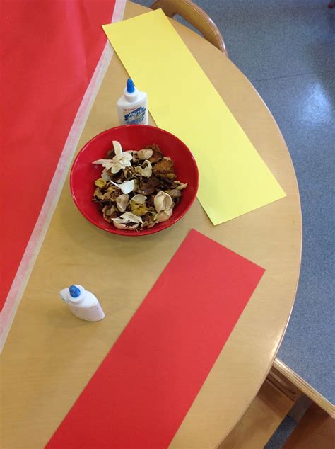 Pre Nursery Under 2 Flowers To Encourage Sticking And Pattern Making Eyfs International