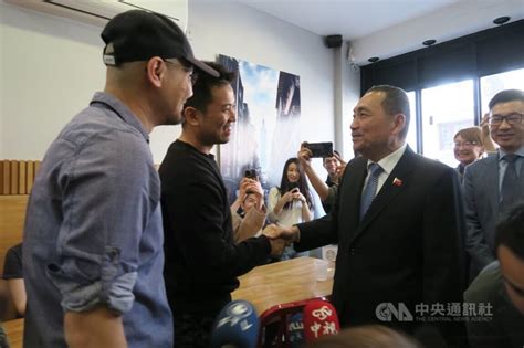侯友宜紐約會台青 當一日廚師煮牛肉麵下煎餃 政治 中央社 Cna