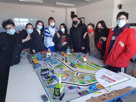 Γ ΤΑΞΗ ΕΡΓΑΣΤΗΡΙΟ ΔΕΞΙΟΤΗΤΩΝ ΔΗΜΙΟΥΡΓΩ ΚΑΙ ΚΑΙΝΟΤΟΜΩ ΓΥΜΝΑΣΙΟ ΜΕ ΛΥΚΕΙΑΚΕΣ ΤΑΞΕΙΣ ΖΙΤΣΑΣ