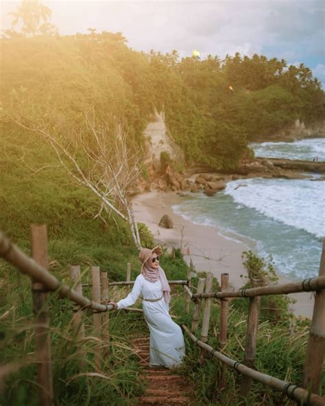 Pantai Karang Gantungan Pesona Tanah Lot Yang Berada Di Sukabumi