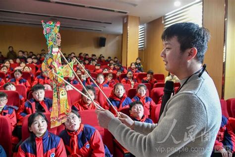 安徽亳州：皮影戏进校园 传承非遗文化 人民图片网
