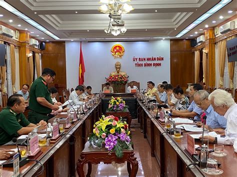 Trao quà cho 100 hộ nghèo tặng 64 xe đạp cho học sinh Bình Định