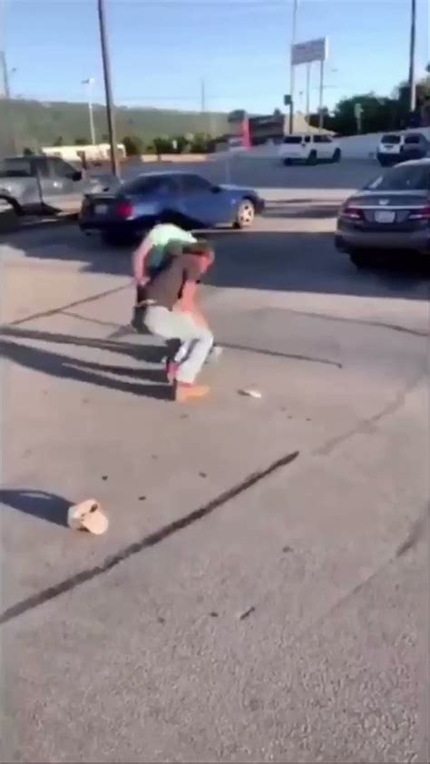 Fight Videos On Twitter Dude Got His Ass Beat In Front Of His Girl😂😭🤕
