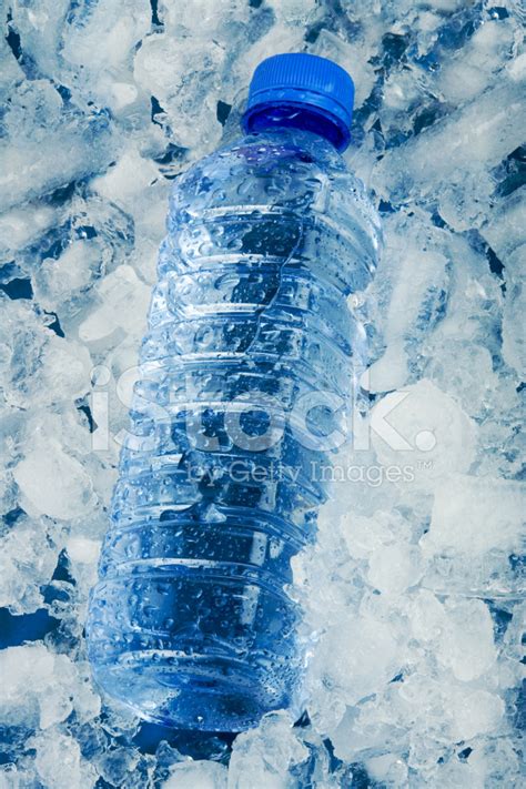 얼음 물 한 병 스톡 사진 Freeimages