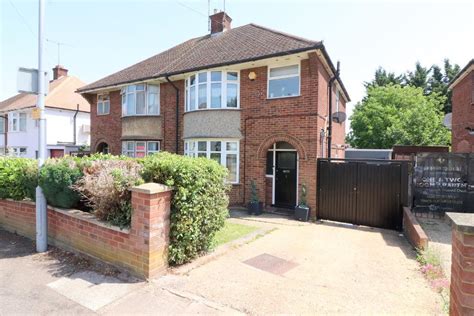 Luton Lu3 3 Bed Semi Detached House £1600 Pcm £369 Pw
