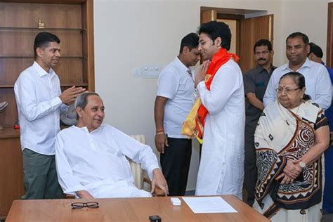bjp leader bijoy mohapatra s son arabinda mohapatra joins bjd in odisha