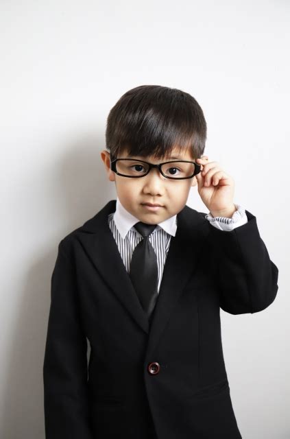 葬儀に子どもを連れて行くのはok連れて行く際の注意点や子どもの服装マナーについて 多摩中央葬祭