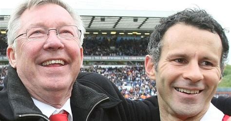 퍼거슨 한 시즌에 한 선수와 10번의 계약을 맺었다 긱스가 계속 성장하길래 그만큼의 보수를 줬다