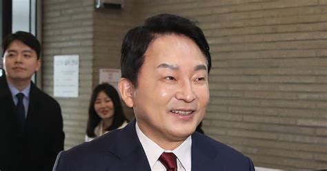 제22대 총선 공직후보자 추천신청서 제출 나선 원희룡 전 장관