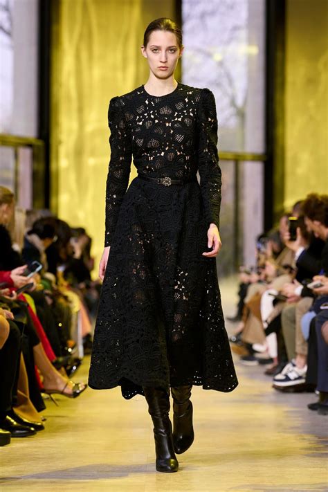 Elie Saab Fall Winter 2023-2024 Ready-to-Wear - RUNWAY MAGAZINE ® Official