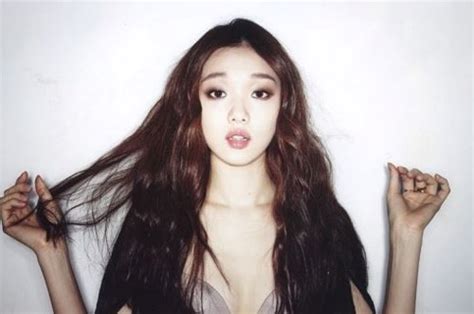 ㅇㅎ 스압 29장으로 풀어 적는 역대 여배우 걸그룹 모델 래퍼의 리바이스and게스and휠라 화보 유머움짤이슈