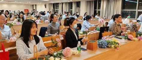 人间最美三月天，巾帼之美正当时插花女性支行