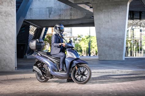 Скутер SYM SYMPHONY ST 200 купить на официальном сайте в Москве