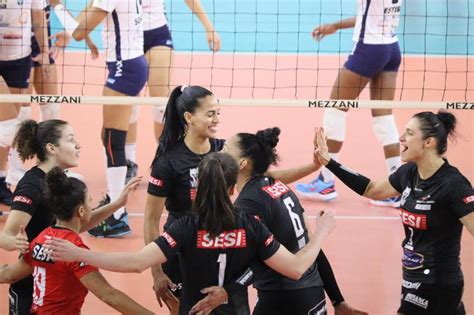 Paulista Sesi Vôlei Bauru bate São Carlos na estreia Melhor do Vôlei