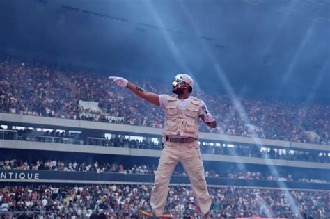 En images et vidéos The Weeknd son show impressionnant à Bordeaux