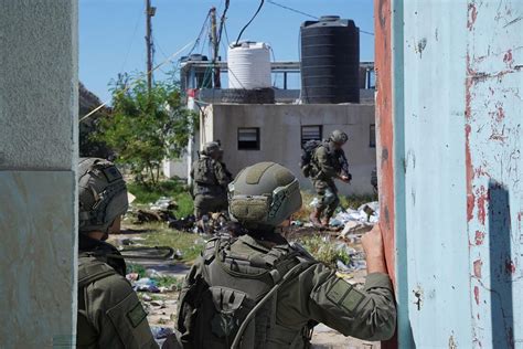 Israel Luta Contra O Hamas No Norte De Gaza Que Começa A Receber Ajuda