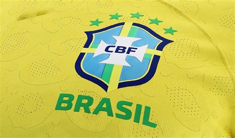 Por que existe uma cruz no símbolo da CBF
