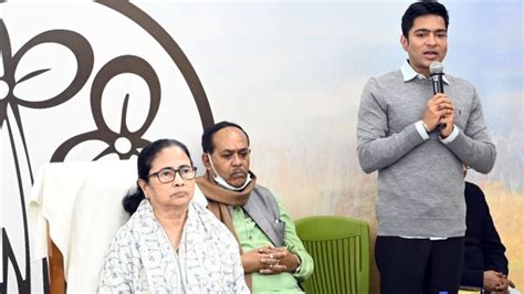 Gear Up For All 42 Lok Sabha Seats Mamata Tells Tmc Workers Kolkata