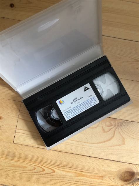 Vhs Film Dot Och Valen Köp På Tradera 597883684