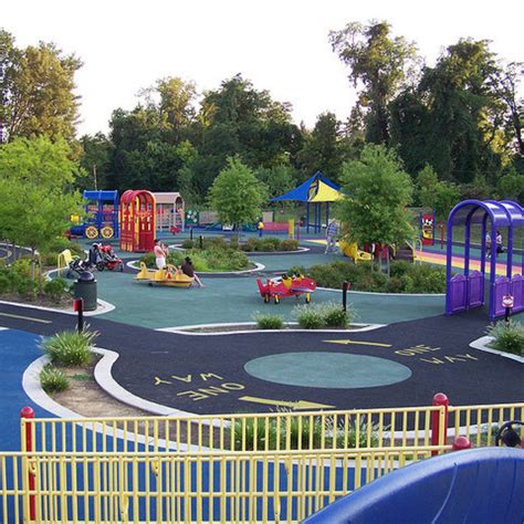 زمین های بازی جالب برای کودکان که برای بزرگسالان هم وسوسه کننده اند