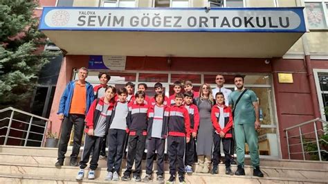 Okulumuz küçük erkekler futbol takımı ilimizi temsilen Manisa ili Kula ilçesinde yapılan Türkiye