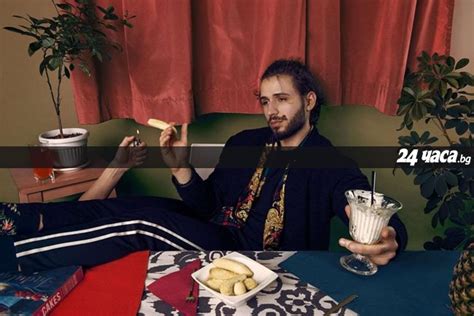 Папи Ханс снима гадже в клип