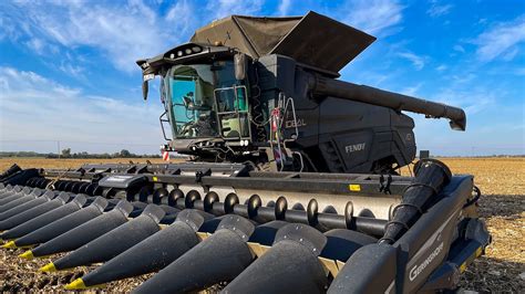 Black Monstrum Fendt Ideal 10t And Geringhoff 16 Rows Mais Star Horizon