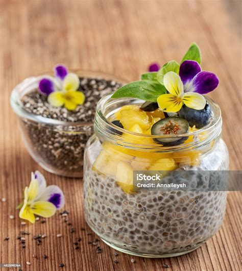 부사장인 Chia 씨앗류 및 야쿠르트 푸딩 0명에 대한 스톡 사진 및 기타 이미지 0명 2015년 과일 Istock
