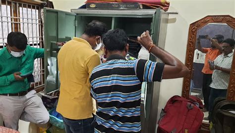 నస్పూర్ లో పట్టపగలే భారీ చోరీ