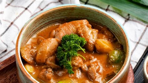 Disfruta de un exquisito estofado de pollo con la receta de mamá Gastrolab