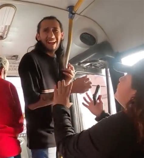 Subió a un colectivo a robar y se olvidó lo que tenía que decir