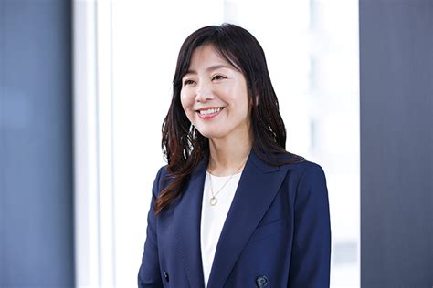 菊間千乃がアナウンサーから弁護士に転身後の約11年間を振り返る「欲望に向かって行動した先には、ハッピーしか待っていません」 Woman