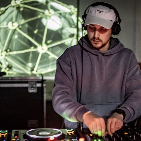 LØber · Artist Profile