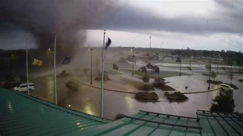 Andover Kansas Tornado Dozens Of Buildings Leveled After A Powerful