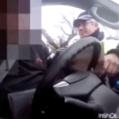 Video Un Policía Le Apagó Las Luces A Una Camioneta Durante Un Control