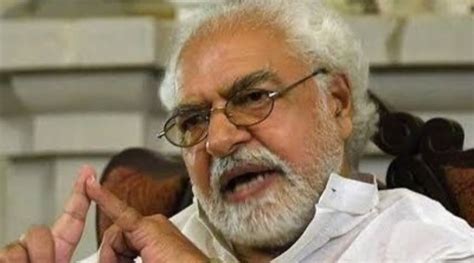 Pakistan Police Arrest Journalist They Say Aided Sons Crime World