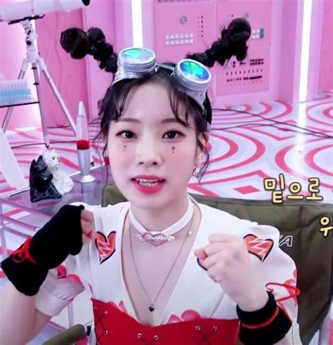 211129 Dahyun Scientist Mv Behind The Scenes Ep03 Momo Sana