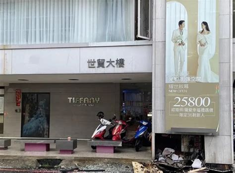 中華民國預防災害社區推廣協會 台中市中區三民路二段上的某間婚紗店，於今（6）日下午2時突然冒出濃煙，三樓廣告看板夾