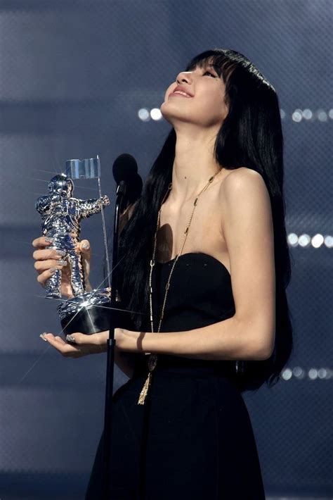 Blackpink S Lisa Wins Best K Pop Award At MTV VMAs