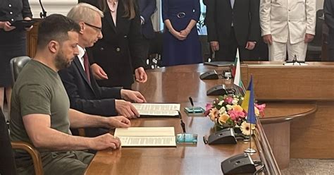 У Болгарії Зеленський підписав декларацію про членство України в НАТО
