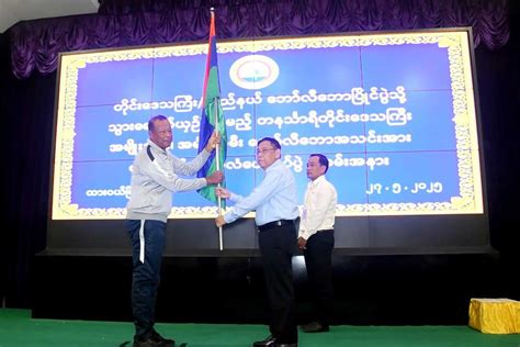 တနင်္သာရီတိုင်းဒေသကြီးဝန်ကြီးချုပ်ဦးမြတ်ကို အမျိုးသား၊ အမျိုးသမီး ဘော