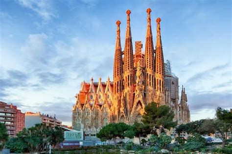 Antoni Gaudí conheça a vida e o legado do arquiteto de Deus